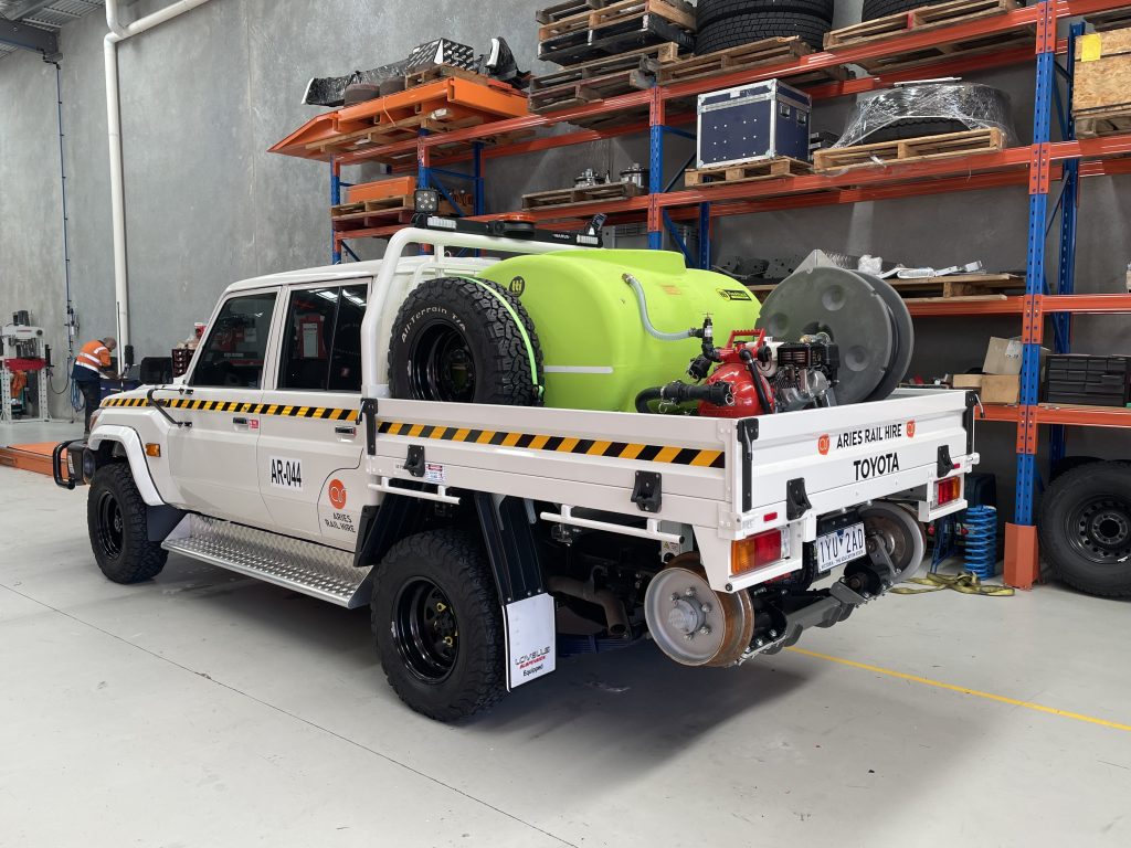 AR044 - Toyota LandCruiser Dual Cab | Aries Rail